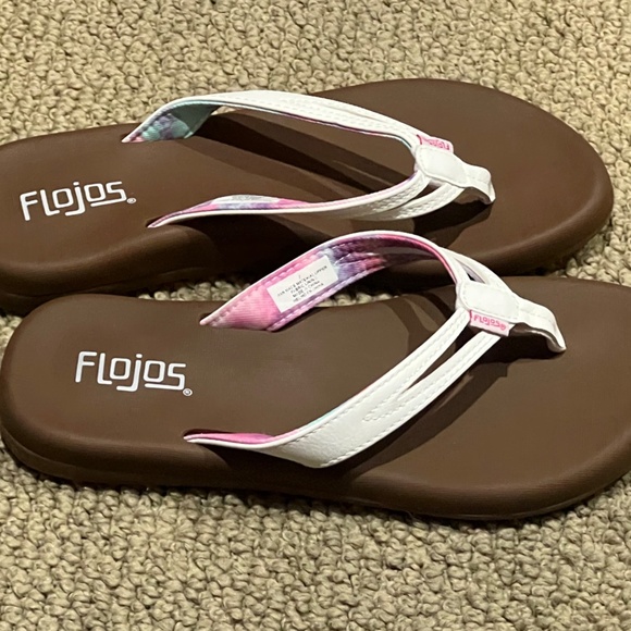Flojos | Shoes | New Flojos Ladies Flip Flop Things Sandals Cushioned ...